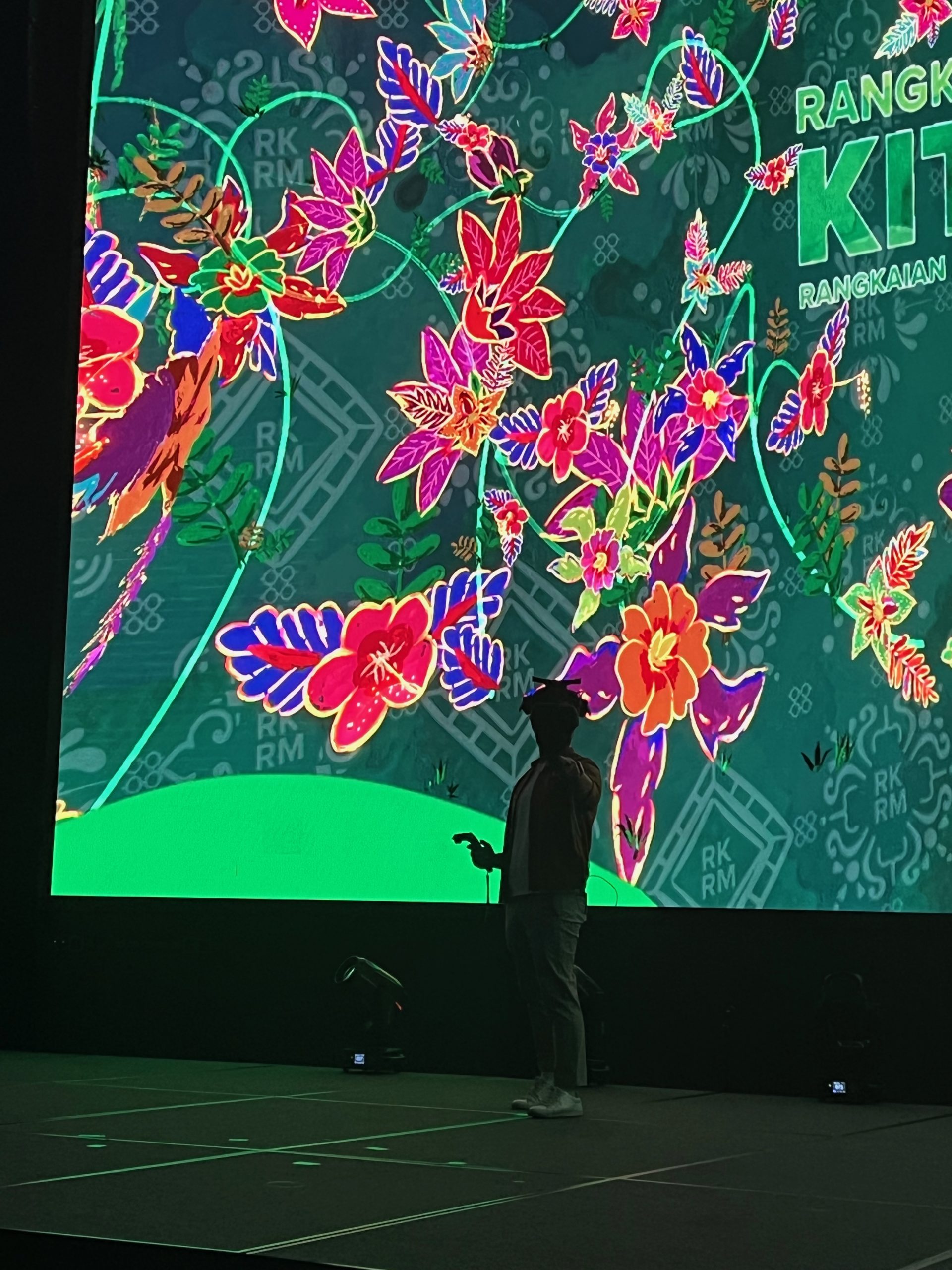 Maxis brought Emilia’s Batik to life with VR technology in conjunction ...
